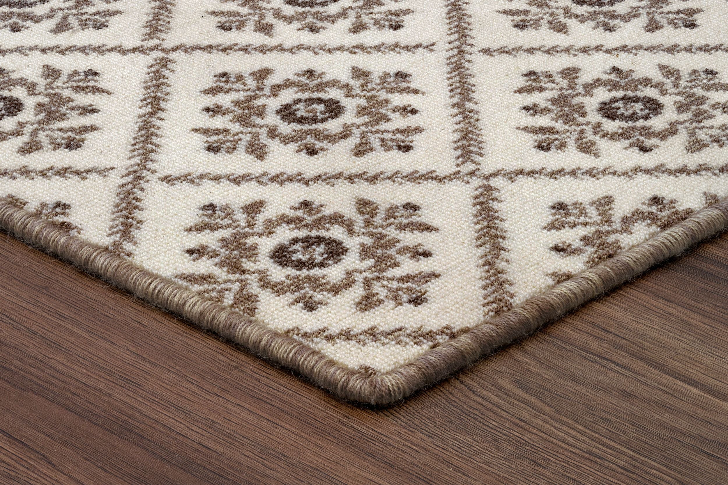 Spalding Wool Carpet with Elegant Diamond Pattern